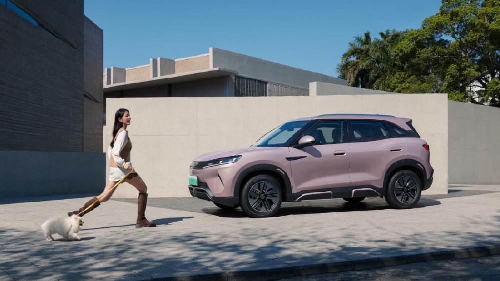 A0级SUV新王者来了，上市即爆款！比亚迪元UP周销量领跑市场-新浪汽车