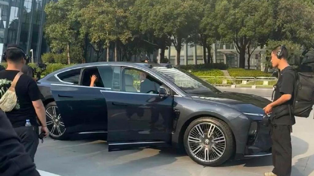 卖80万的蔚来ET9无伪路试曝光，豪车风范尽显，智能配置惊艳-新浪汽车