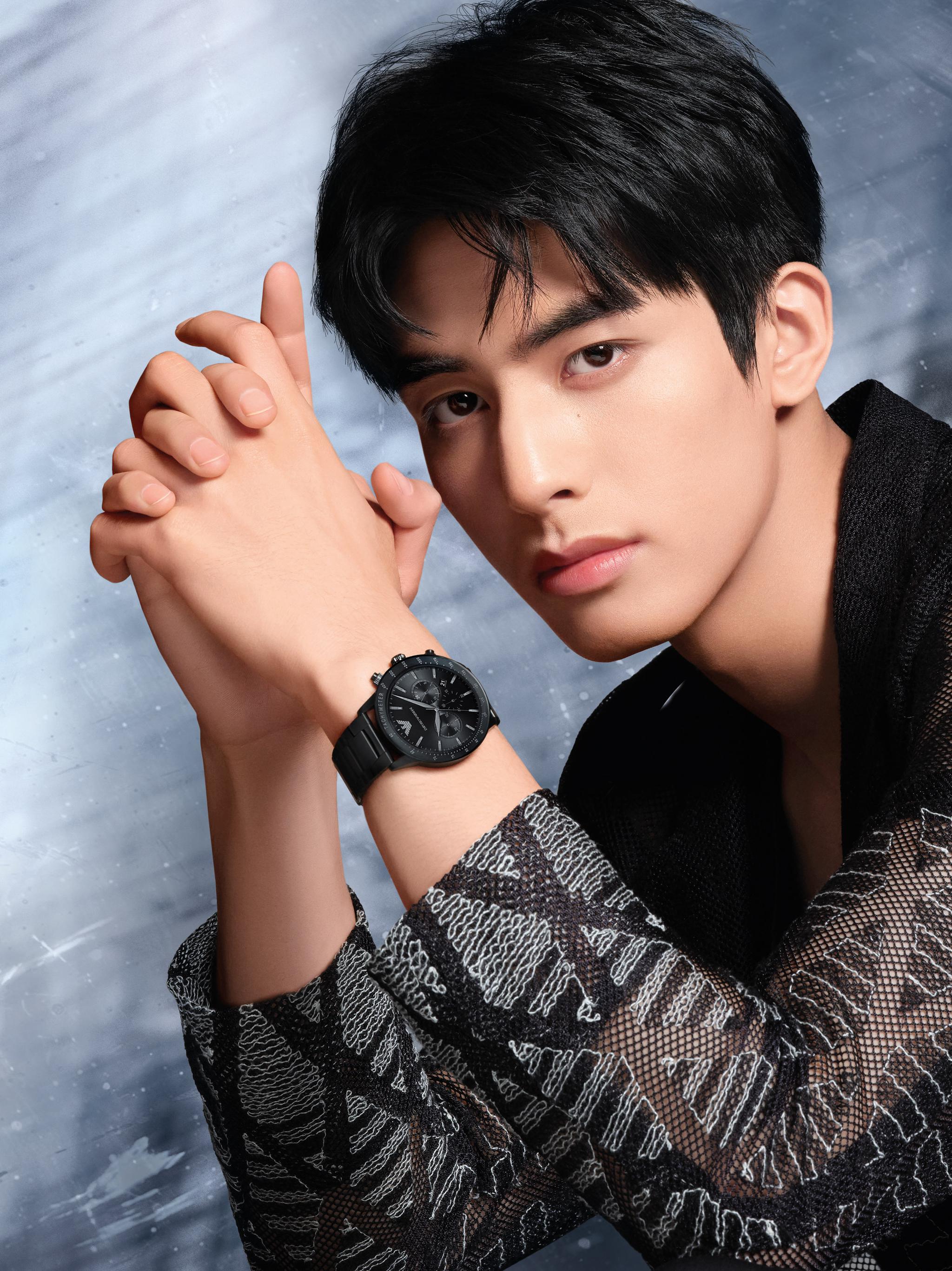 欢娱影视演员 宋威龙99 演绎emporio Armani2021年春夏腕表系列 宋威龙 Armani 新浪新闻