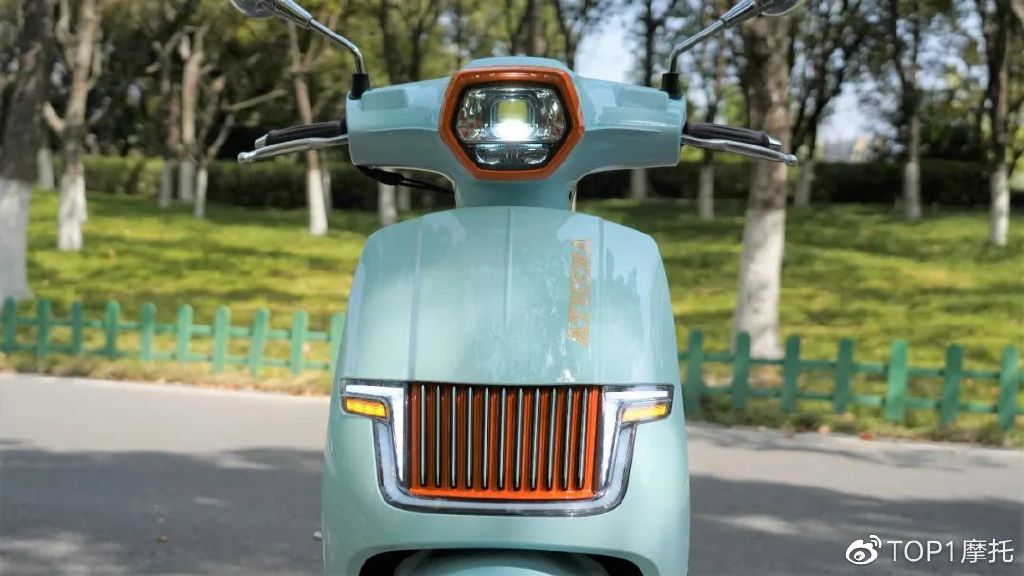 售价11980元！雅典娜Goddess150正式发布，国产复古踏板“卷王”