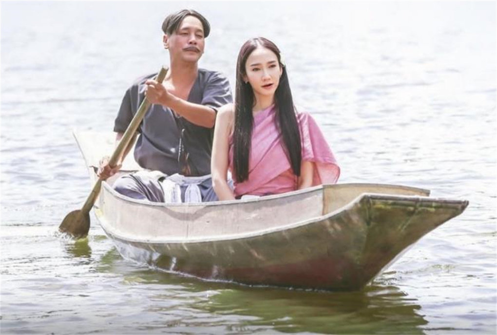 爱情失意事业得意！泰娱一姐AumP新片票房夺冠，新剧即将杀青