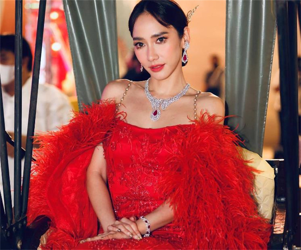 爱情失意事业得意！泰娱一姐AumP新片票房夺冠，新剧即将杀青