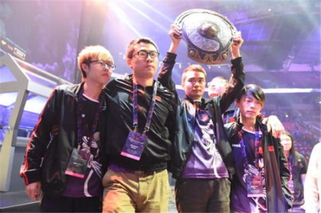 核桃大木甜蜜双排？DOTA2豪娘入驻斗鱼，大木粉丝却激动坏了