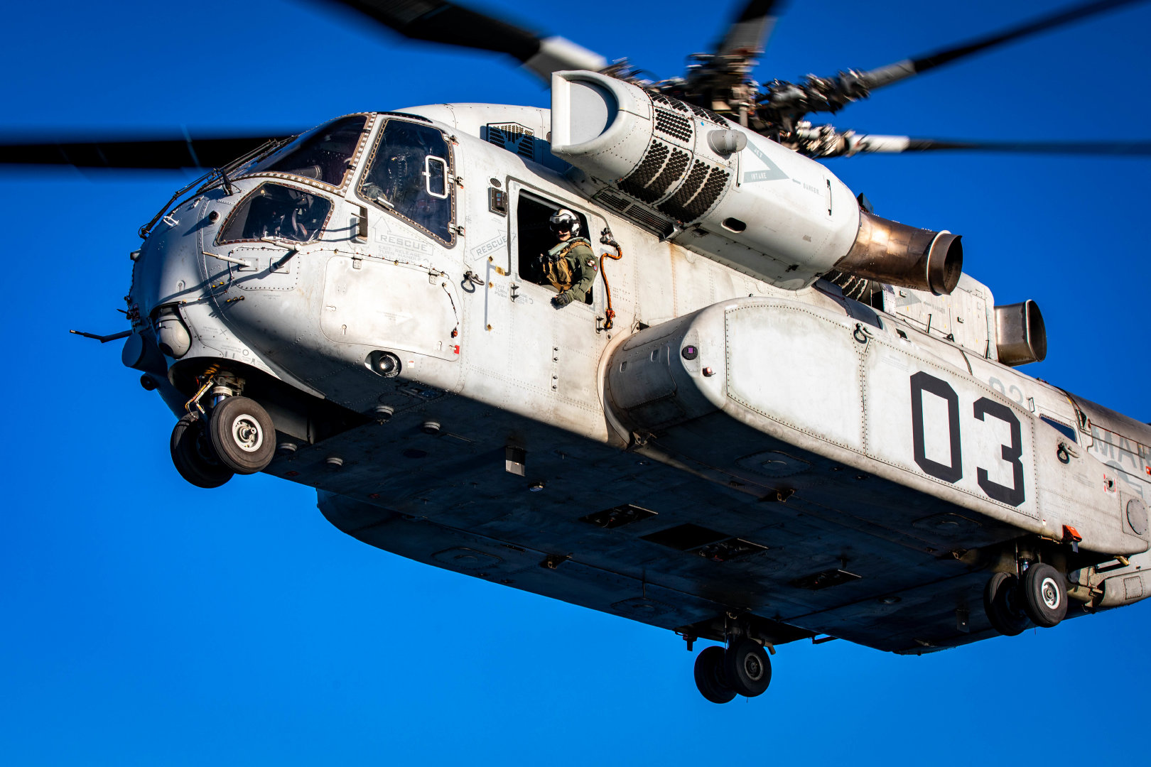 种马王直升机从圣安东尼奥级起飞|种马|直升机|西科斯基_新浪新闻