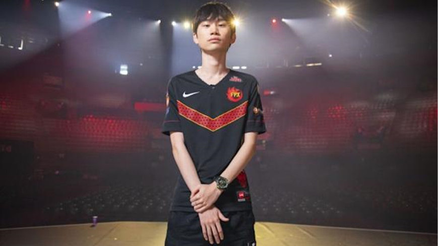 Doinb看T1、GEN神仙打架眼馋极了，好想重回18岁！|比赛|季后赛|决赛_新浪新闻