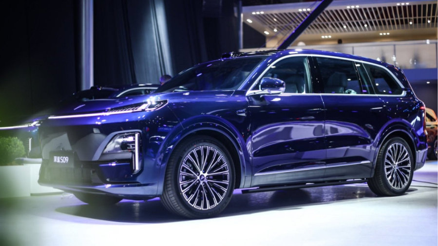 深蓝S09“以大欺小”？相比理想L8，深蓝S09更懂何为“大六座”|高定|四驱|大床_新浪新闻