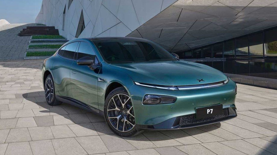 小鹏P7i首发亮相！配置拉满+动力提升，特斯拉Model 3不香了？-新浪汽车
