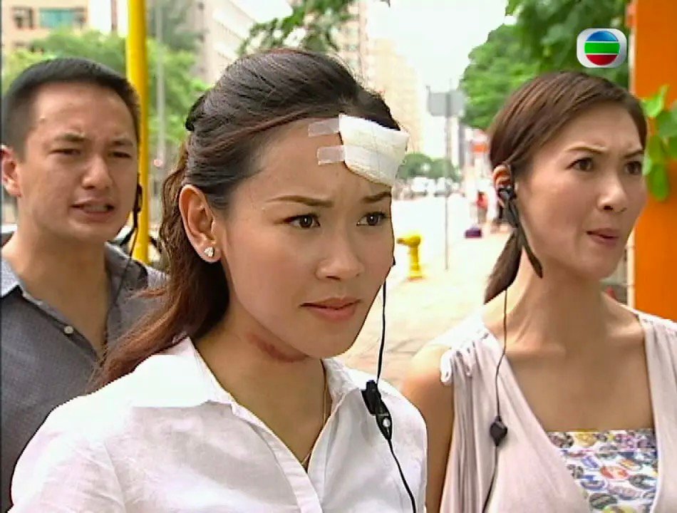 前TVB港姐冠军杨思琦拍戏受伤，眼角现大片淤青，左眼险些致盲