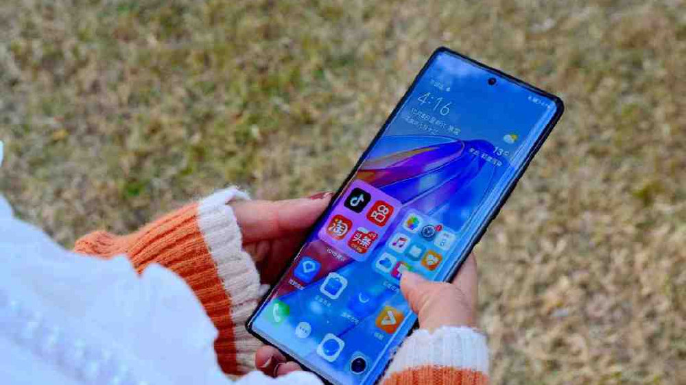 1499元起！旗舰机才有的曲面屏，下放到了千元机上！荣耀X40首测|OLED|荣耀|千元机_新浪新闻