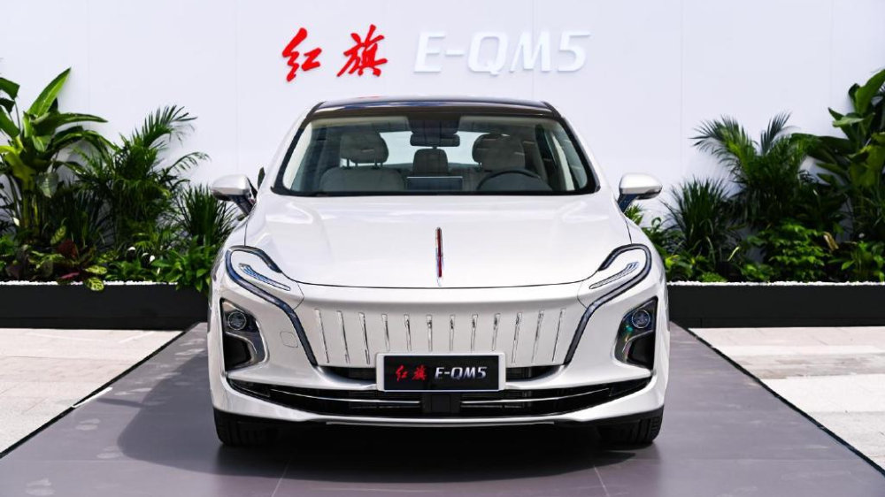 “15万级”续航卷王，红旗E-QM5 560版正式上市-新浪汽车