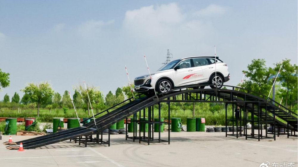 试驾奔腾T90，10万块买8155芯片还有L2.5级辅助驾驶？-新浪汽车