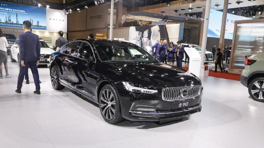 价格战升级，沃尔沃S90全系降10万，配2.0T+8AT，月销3690台-新浪汽车