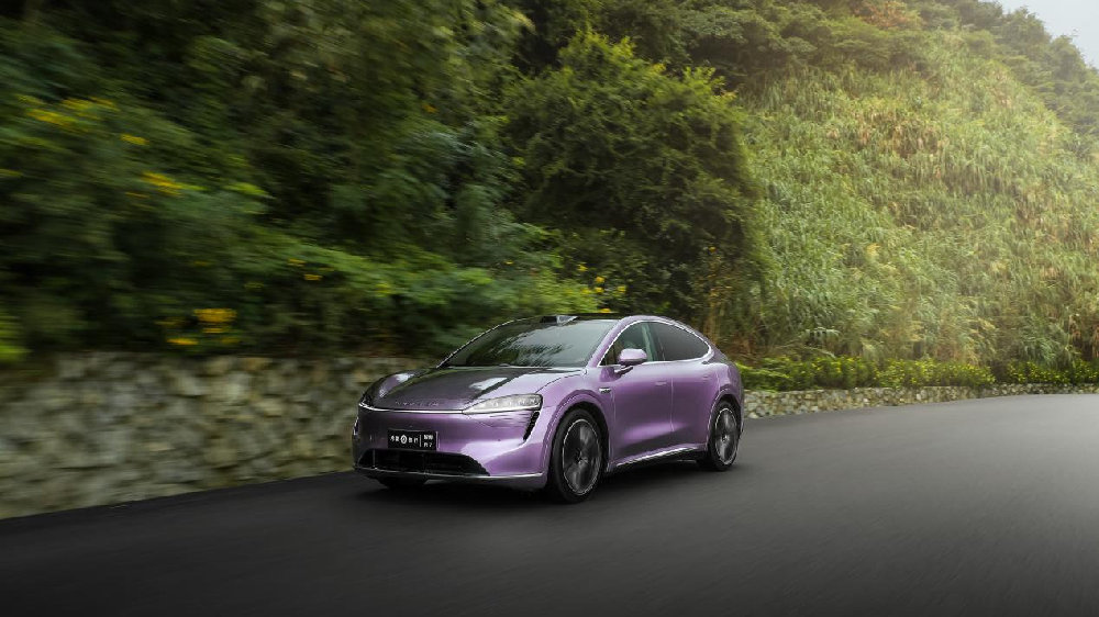 七万大定打蒙特斯拉！智界R7成25万级新能源SUV最大黑马-新浪汽车