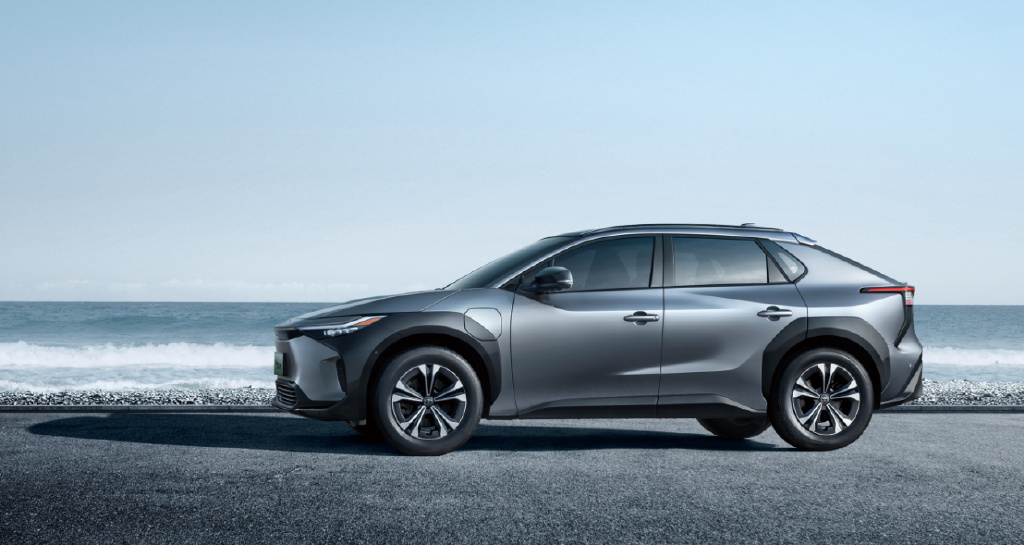 让造车新势力紧张，19.98万起的广汽丰田bZ4X解决了电池缩减？