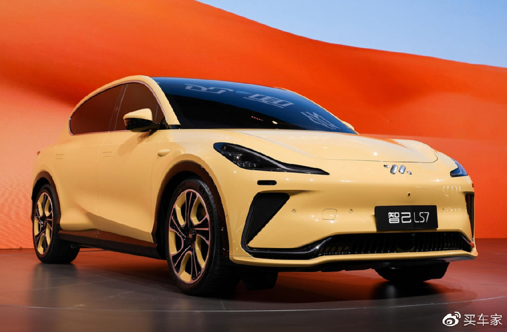 智己LS7正式上市，2平米前挡风玻璃、前排副驾可折叠！