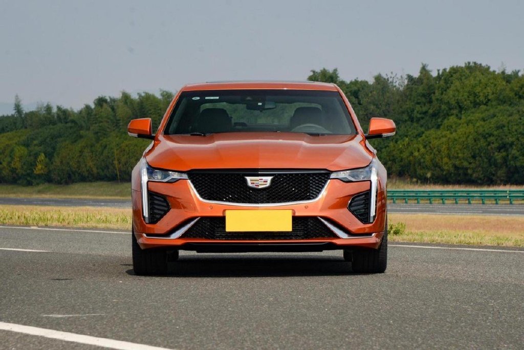 全新凯迪拉克CT4 25T来袭，1.5T爆发211马力，21.97万起，能火？