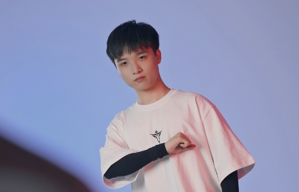 Doinb透露V5新赛季阵容：Zoom、小许秀、Photic