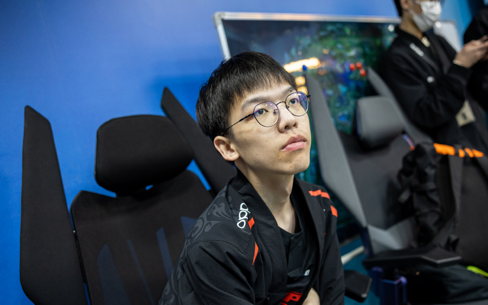 世界冠军AD转辅助？前V5教练爆料：LWX想要转辅助了