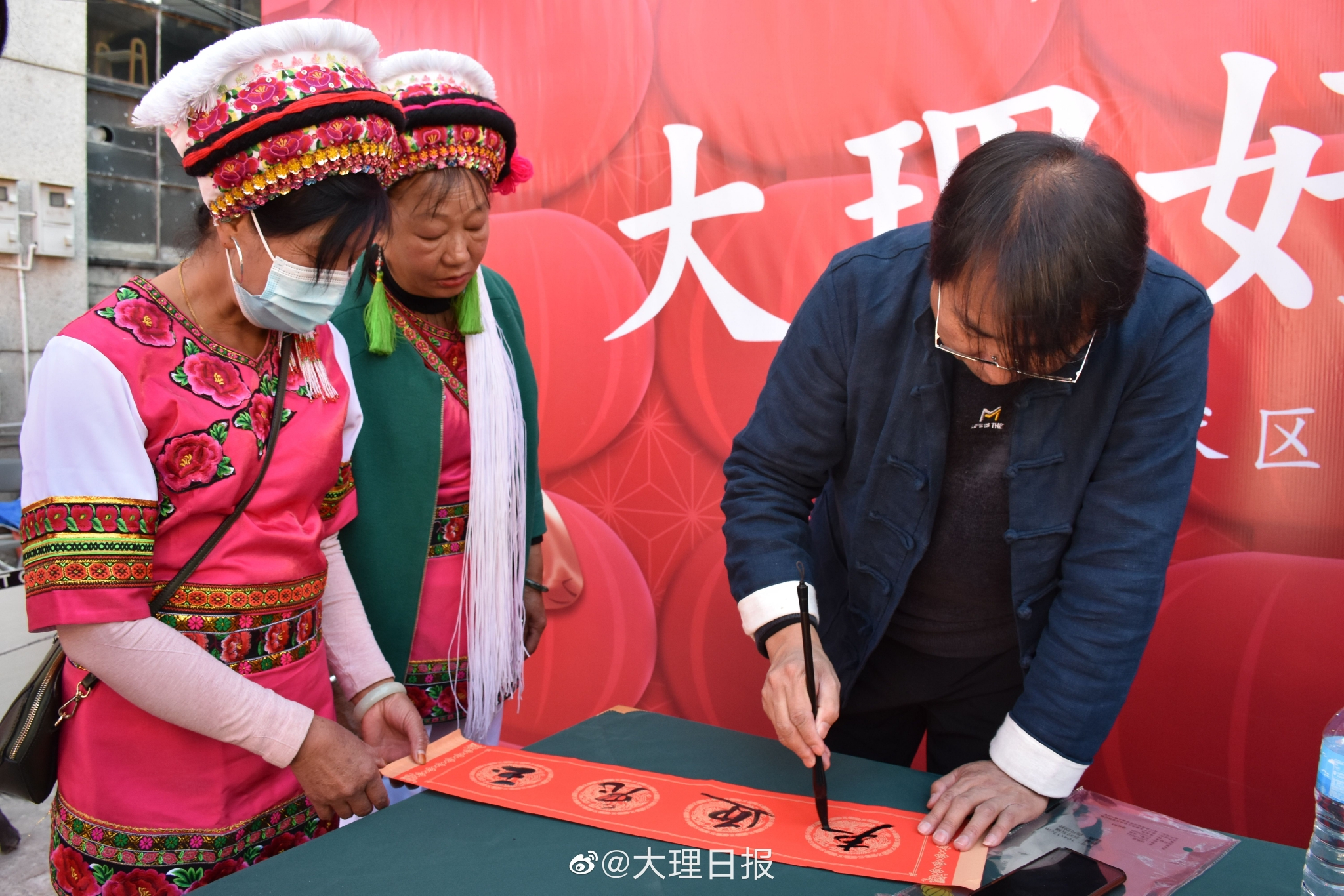 大理好市集热闹开集