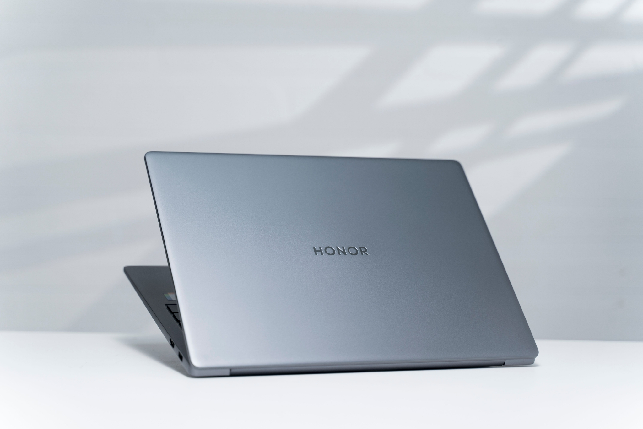 再来一组荣耀MagicBook 14 Pro的产品图赏……|荣耀|星空|质感_新浪新闻