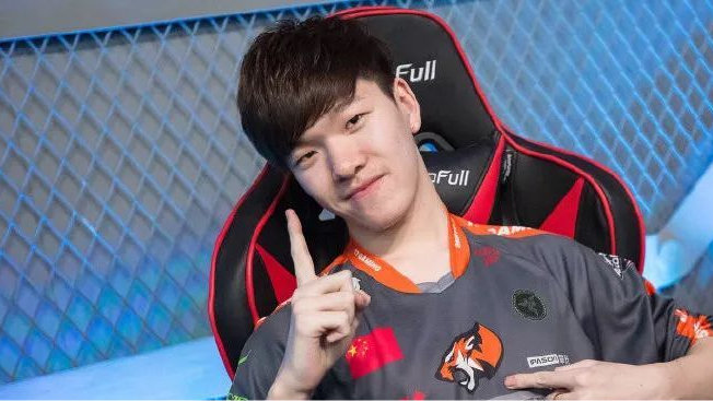 17shou：从选手位置退役 能让我更加专注老板的工作|战队|选手|退役_新浪新闻