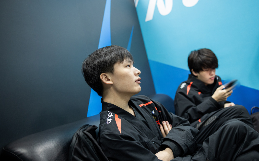 世界冠军AD转辅助？前V5教练爆料：LWX想要转辅助了