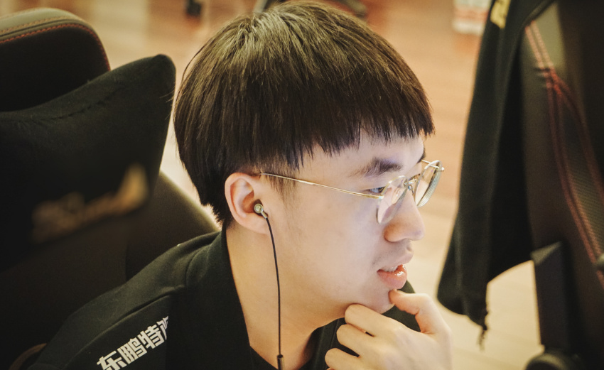 有惊无险！RNG零封EG，晋级决赛！距MSI三冠王仅一步之遥