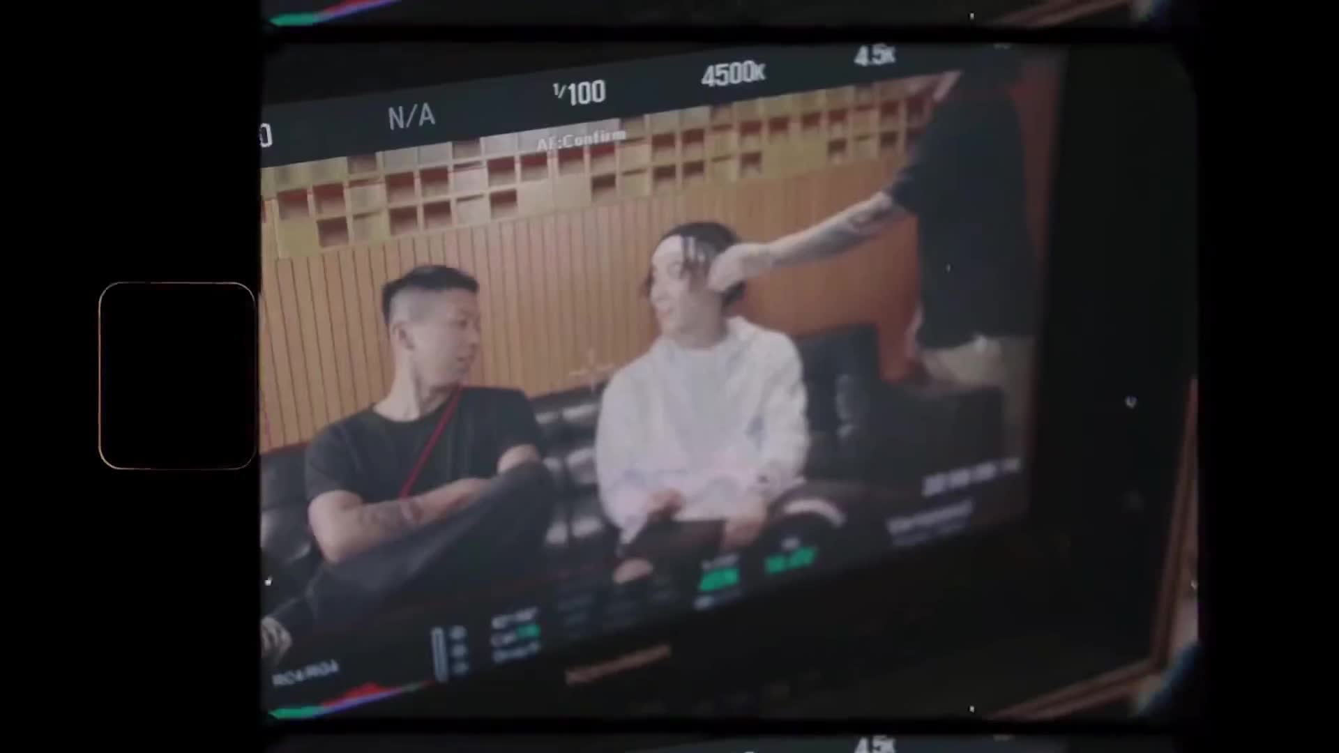 催泪回忆！TizzyT《告别》MV-Jony J 黄旭 VAVA 满舒克 艾福杰尼等记忆碎片汇集在一起。_新浪新闻