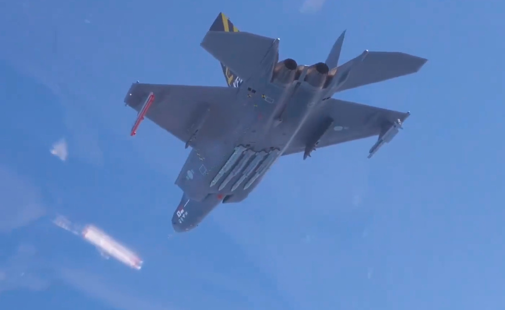 首次试射导弹，韩国KF21不配叫五代机，但比印度、土耳其强一大截|土耳其|五代机|韩国_新浪新闻