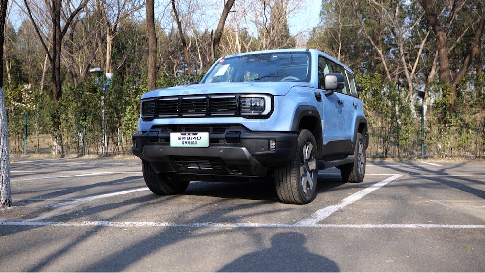能省油能越野 续航超1200公里 全新BJ40魔核电驱版预售价22.48万起-新浪汽车