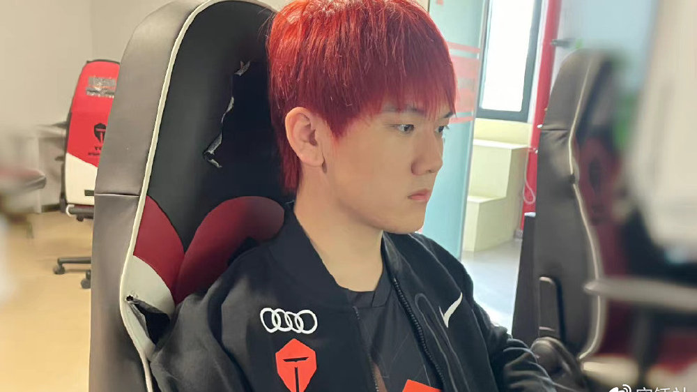 为S12冠军阿水牺牲自己！女友公开JKL换新发色内幕，他真太想赢了|阿水|内幕|女友_新浪新闻