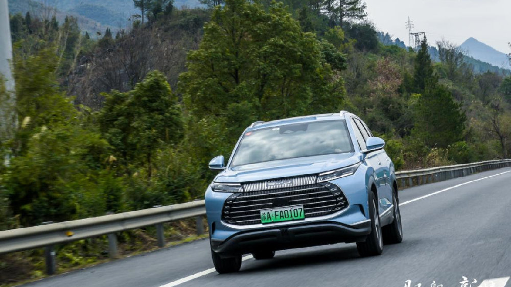 无惧油耗焦虑 20W大五座SUV 玩转比亚迪护卫舰07-新浪汽车