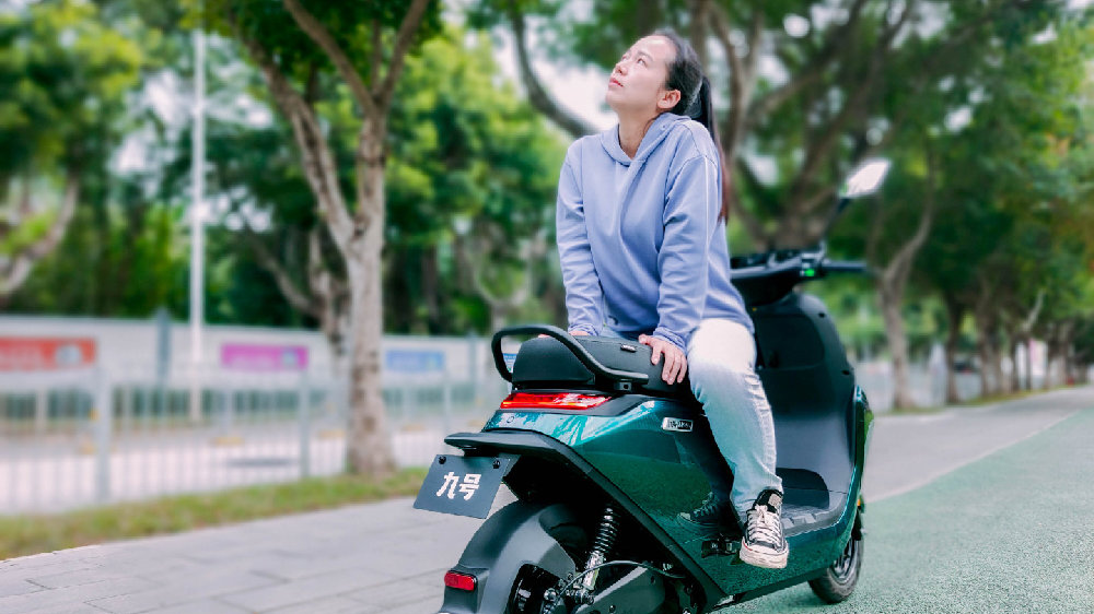 号称优化N系列所有短板，九号M95C电摩评测：107km+解决死亡摇摆-新浪汽车