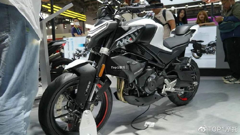 “街车党”的最爱，春风450NK终于亮相，800NK同款外观还有TCS-新浪汽车