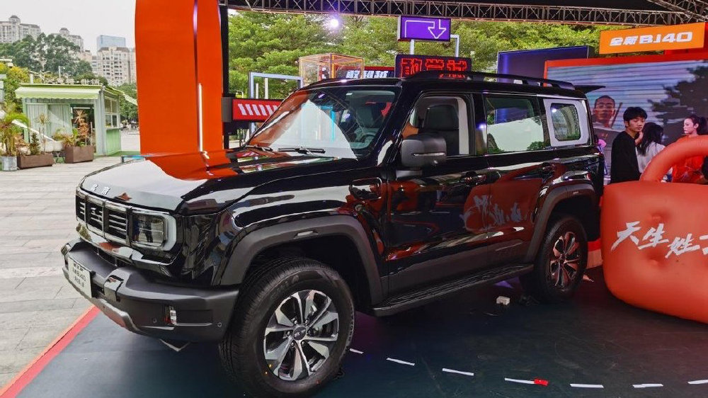 17.98万起！既有科技配置，也有硬派功能，全新BJ40真会玩！-新浪汽车