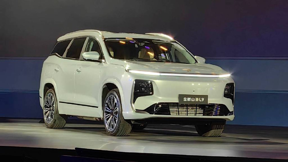 12.98万/6.28万起 羿驰05＆易至EV3 PLUS联袂登场-新浪汽车