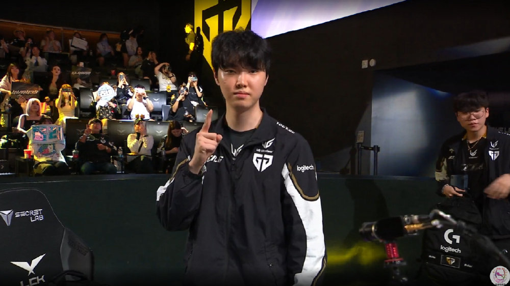 GenG击败HLE拿下15连胜！Chovy斩获第10次POM|连胜|加里奥|龙魂_新浪新闻