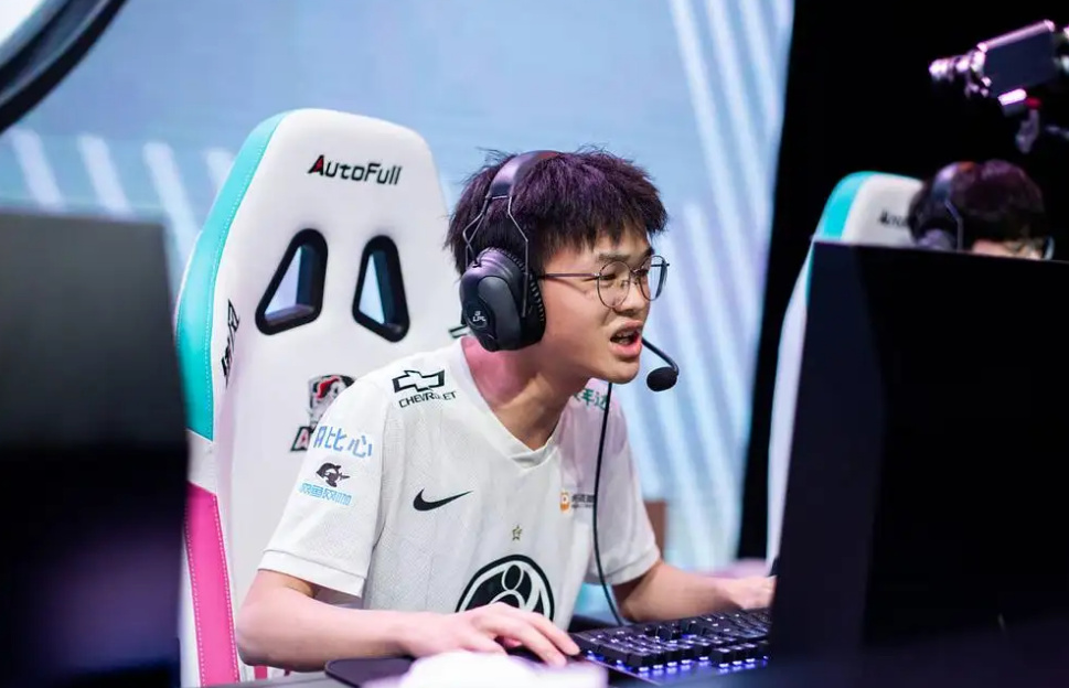 复刻JDG？Xun、ON接连加盟，BLG新赛季阵容已确定|赛季|中野|阵容_新浪新闻