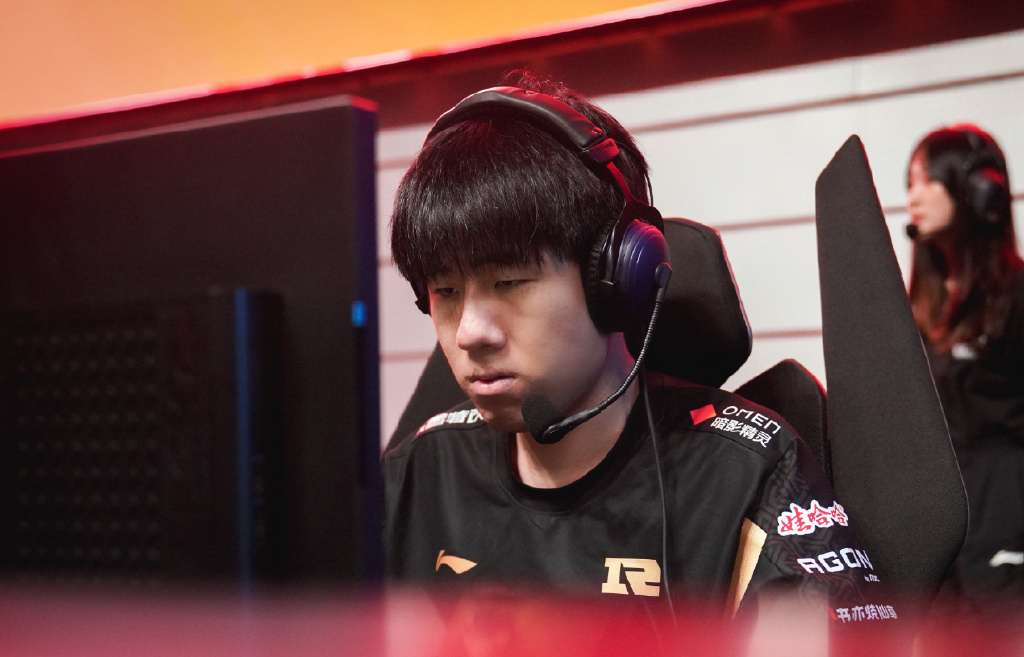 RNG惨遭NIP横扫！丧失季后赛主动权，需看iG、WE的脸色