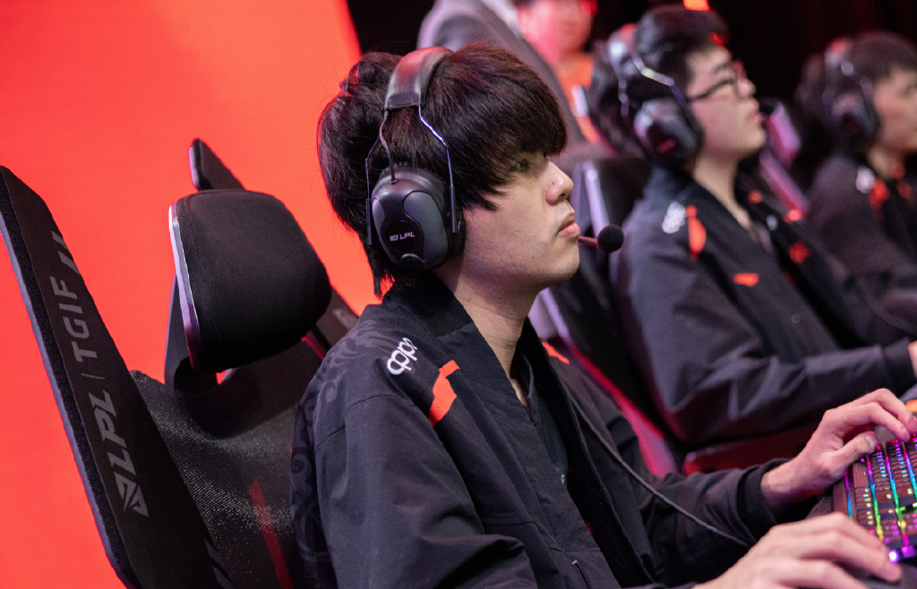 LWX状态低迷！FPX惨遭AL横扫，追平建队以来最差战绩