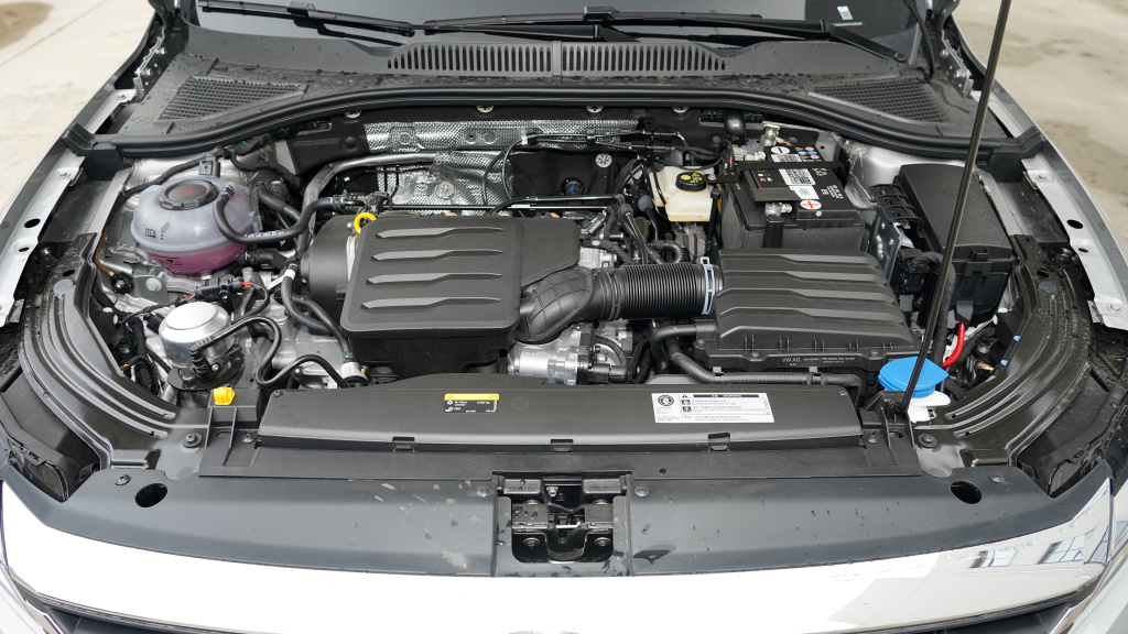 都2021年了买轿车还要一直盯着朗逸？没看这款车就先别着急下结论