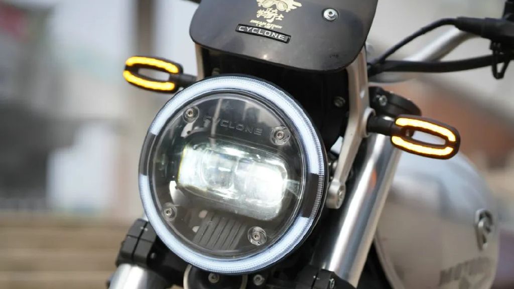 西装暴徒——国产500cc级最强复古车型，赛科龙RE560试驾报告