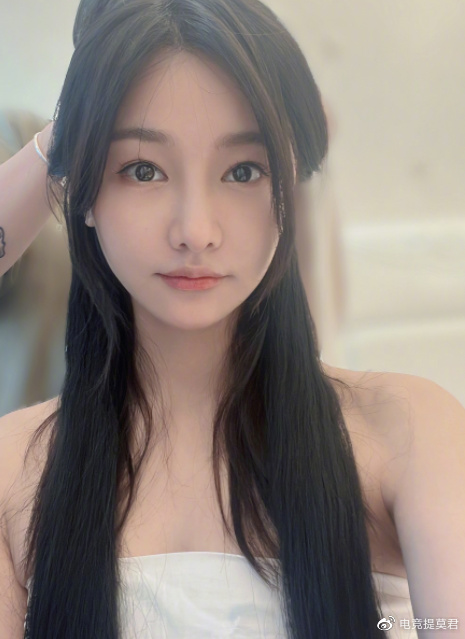 Th000和Fly直播中热议Miss！“电竞女王”真不是浪得虚名