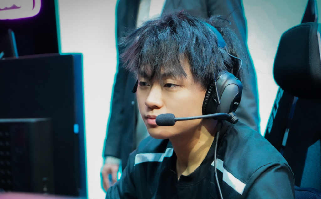 LPL季后赛：让一追三！RNG“双杀”TT，Wei状态回暖