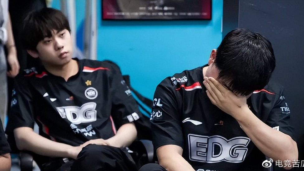 观众语出惊人，直言EDG软脚虾，输给RNG之后，UZI通宵训练|虾|通宵|训练_新浪新闻