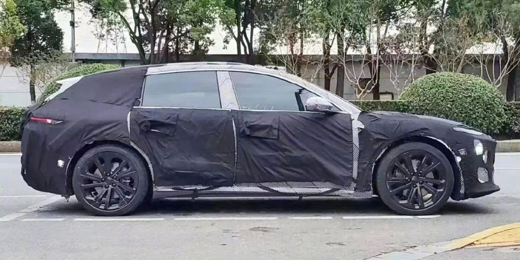 理想L5首次曝光！难道是跨界旅行车？