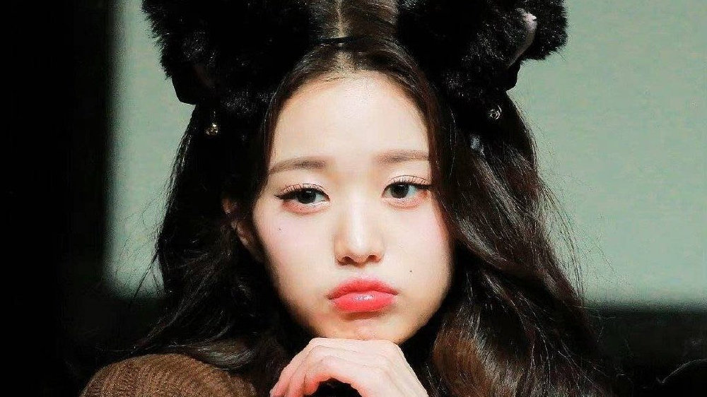 IVE坐着假唱被KBS点名批评，放着IU的作品，全程只是做表情和对嘴|假唱|韩流|张元英_新浪新闻