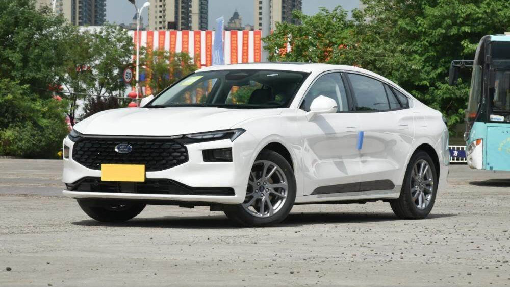 仅14.98万起，入门配1.5T+8AT，轴距2945mm，全新蒙迪欧能翻身？-新浪汽车