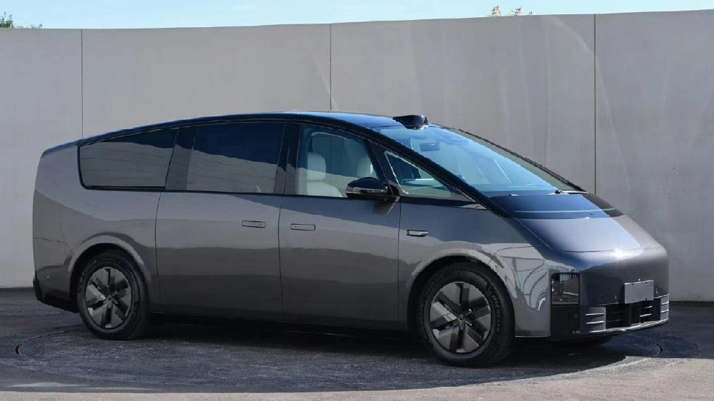 理想首款MPV理想MEGA正式曝光，奇特且富有新意，未来感十足。-新浪汽车