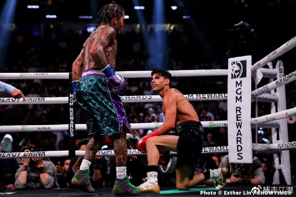 戴维斯7回合残暴KO加西亚，2次击倒！29胜27场KO，谁能终结他？
